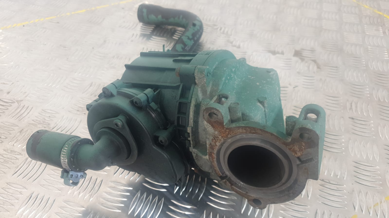 Volvo Crankcase Ventilation Unit 21122539 (ORIGINAL OEM USED) - F&J ...