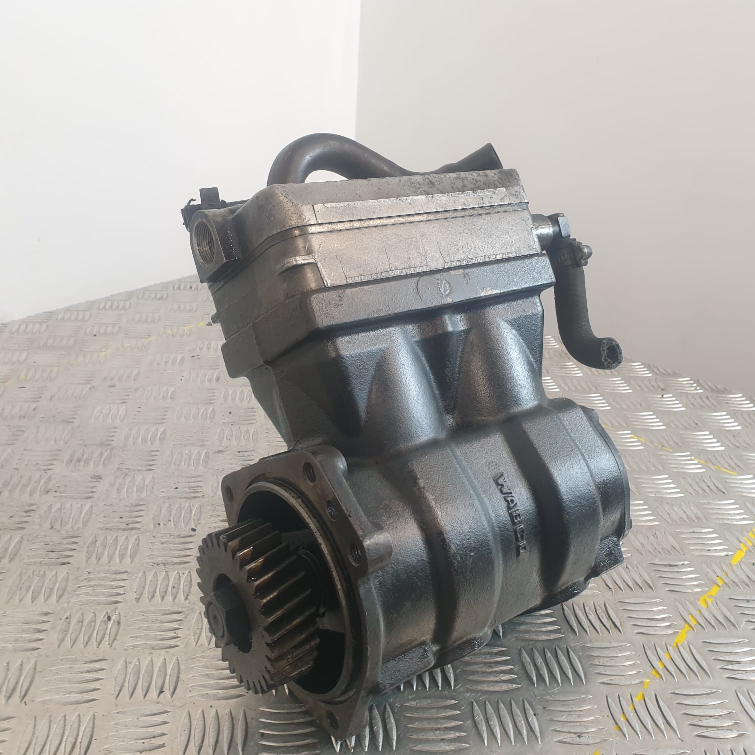 VOLVO TRUCK TWIN AIR BRAKE COMPRESSOR 20701801 GENUINE USED OEM - F&J ...