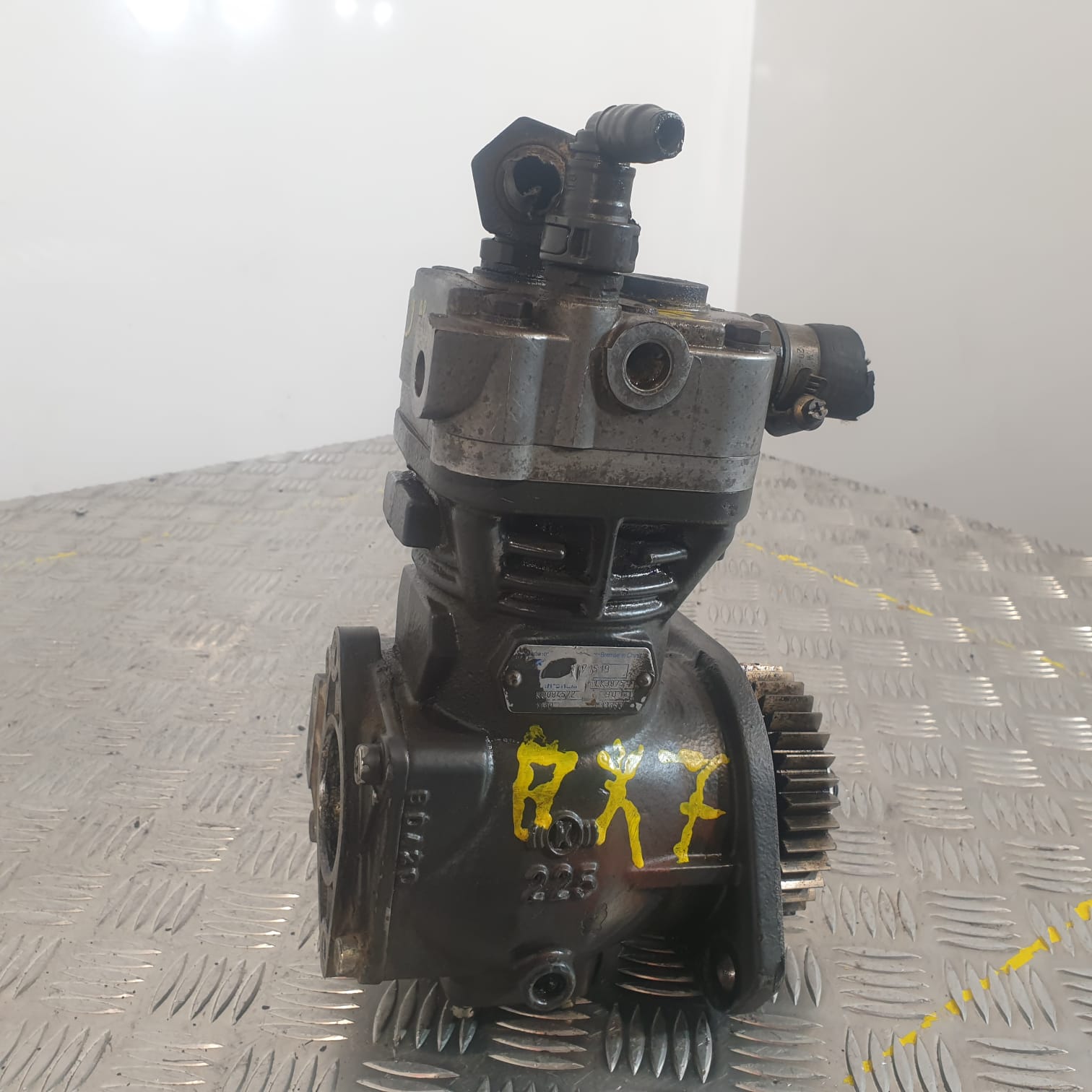 DAF PX7 CUMMINS 6ISB KNORR BREMSE AIR COMPRESSOR K0084572 3971519 ...