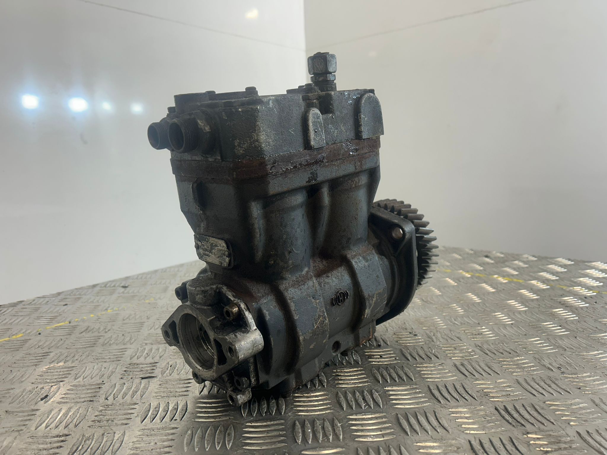 IVECO KNORR BREMSE AIR COMPRESSOR 41211340 LK4936 GENUINE USED OEM - F ...