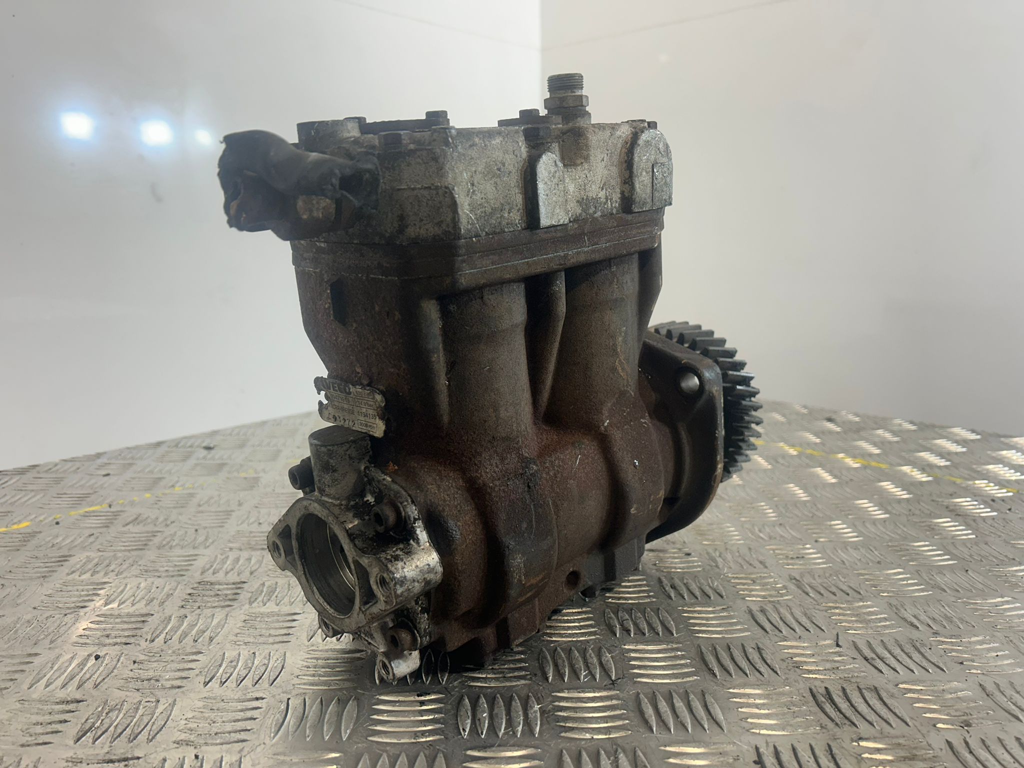 IVECO KNORR BREMSE AIR COMPRESSOR 1194135 LK4936 GENUINE USED OEM - F&J ...