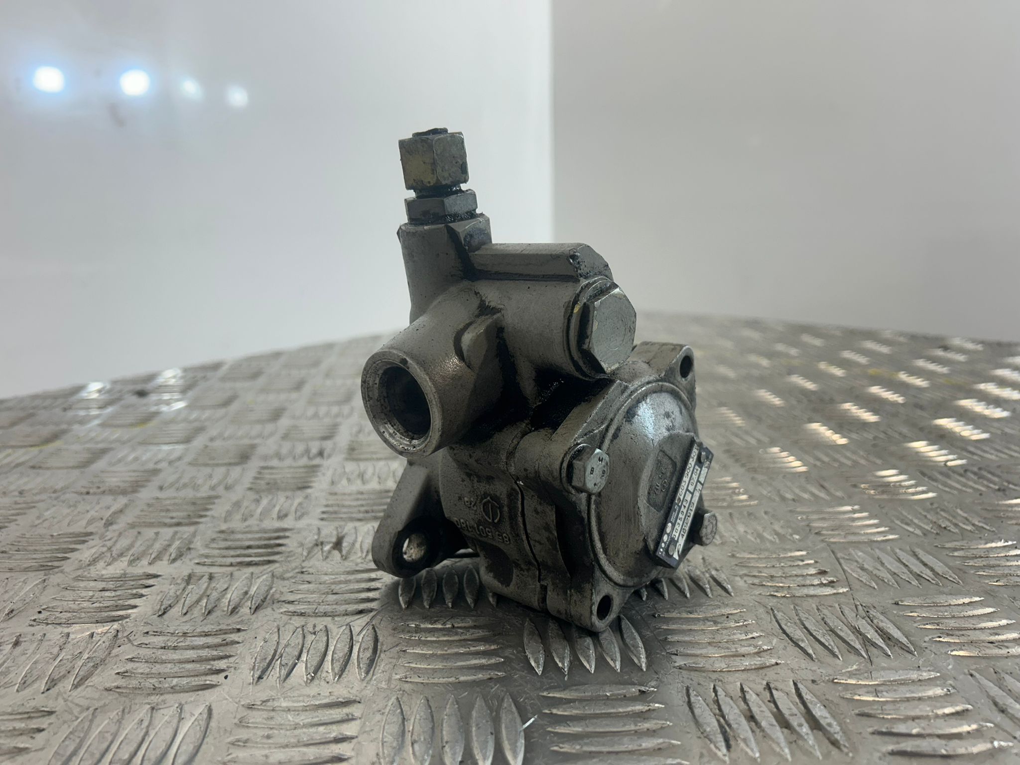IVECO BOSCH POWER STEERING PUMP 4892919 GENUINE USED OEM - F&J Exports ...