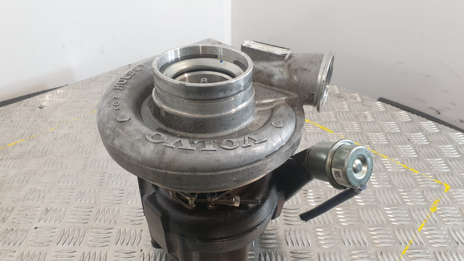HOLSET VOLVO D13K TURBOCHARGER 3793858 21989979 (Genuine OEM Used) - F ...